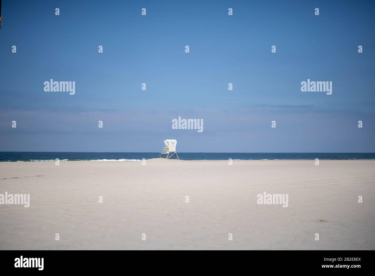 Lifeguard tower on southern California beach Stock Photo - Alamy