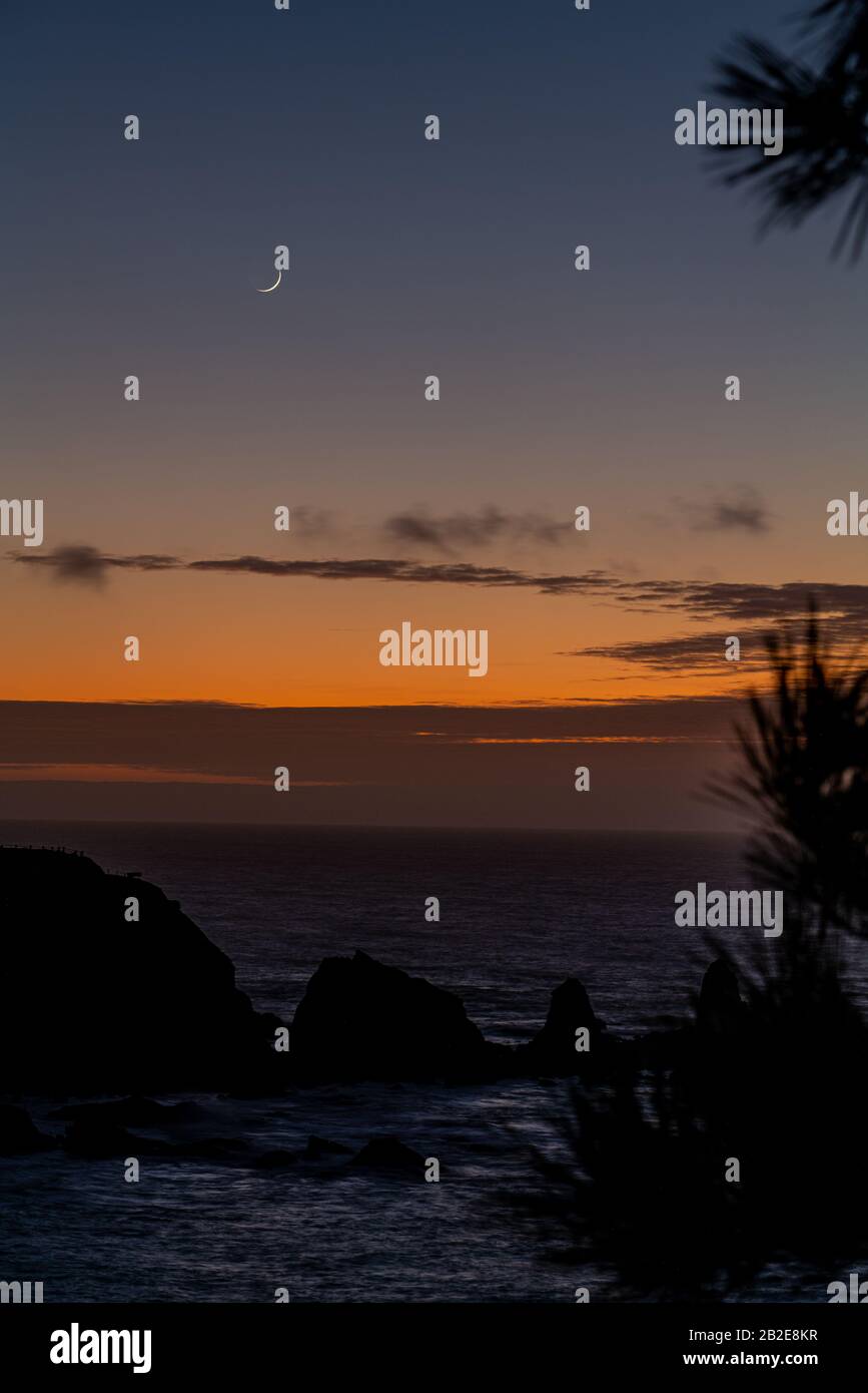 Moon high in sky hi-res stock photography and images - Alamy