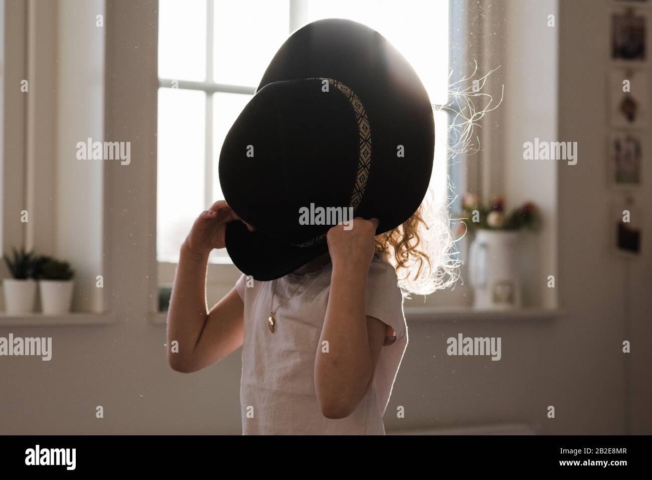 Child covering face hi-res stock photography and images - Alamy