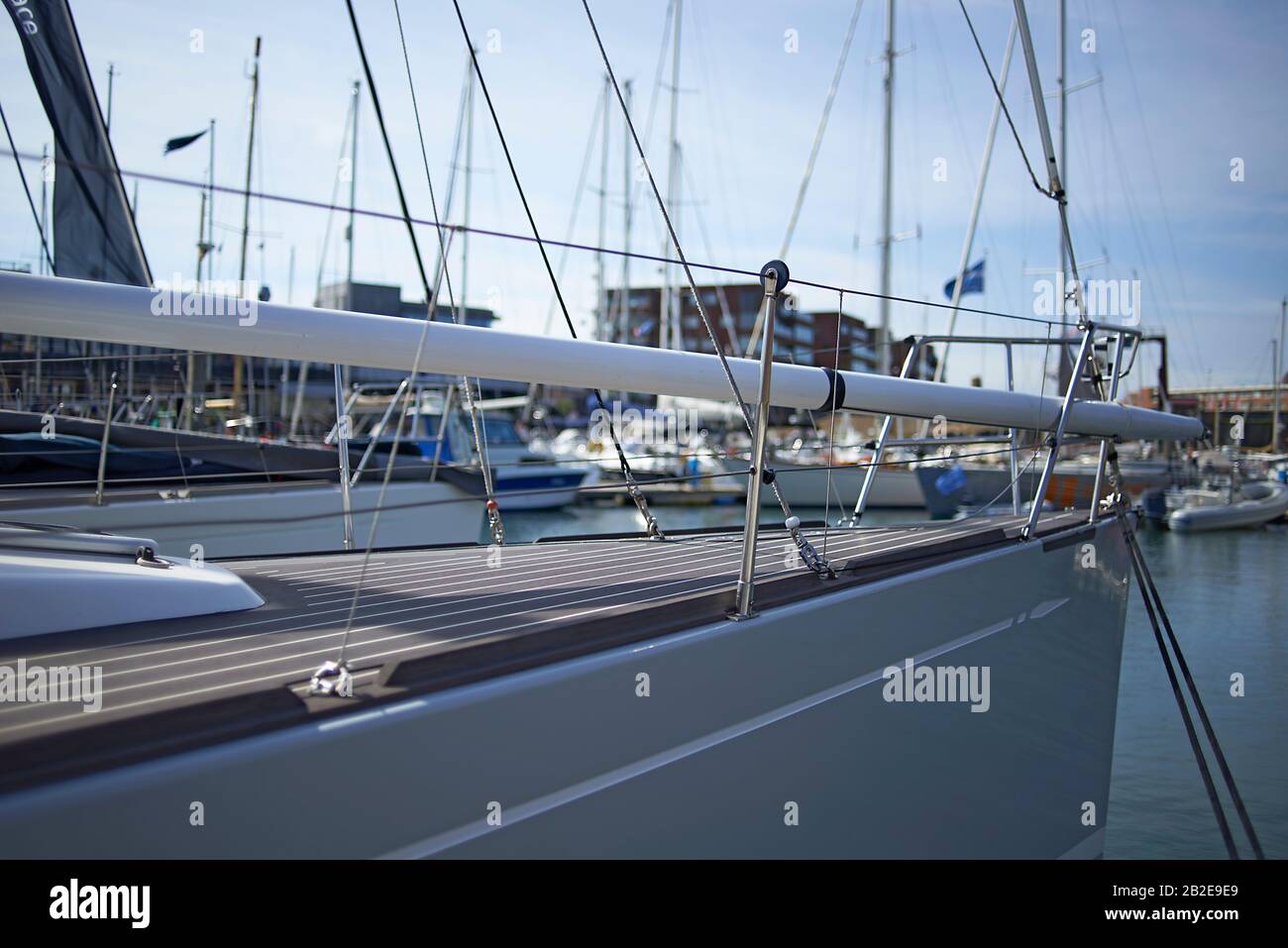 Modern sailing ships hi-res stock photography and images - Alamy