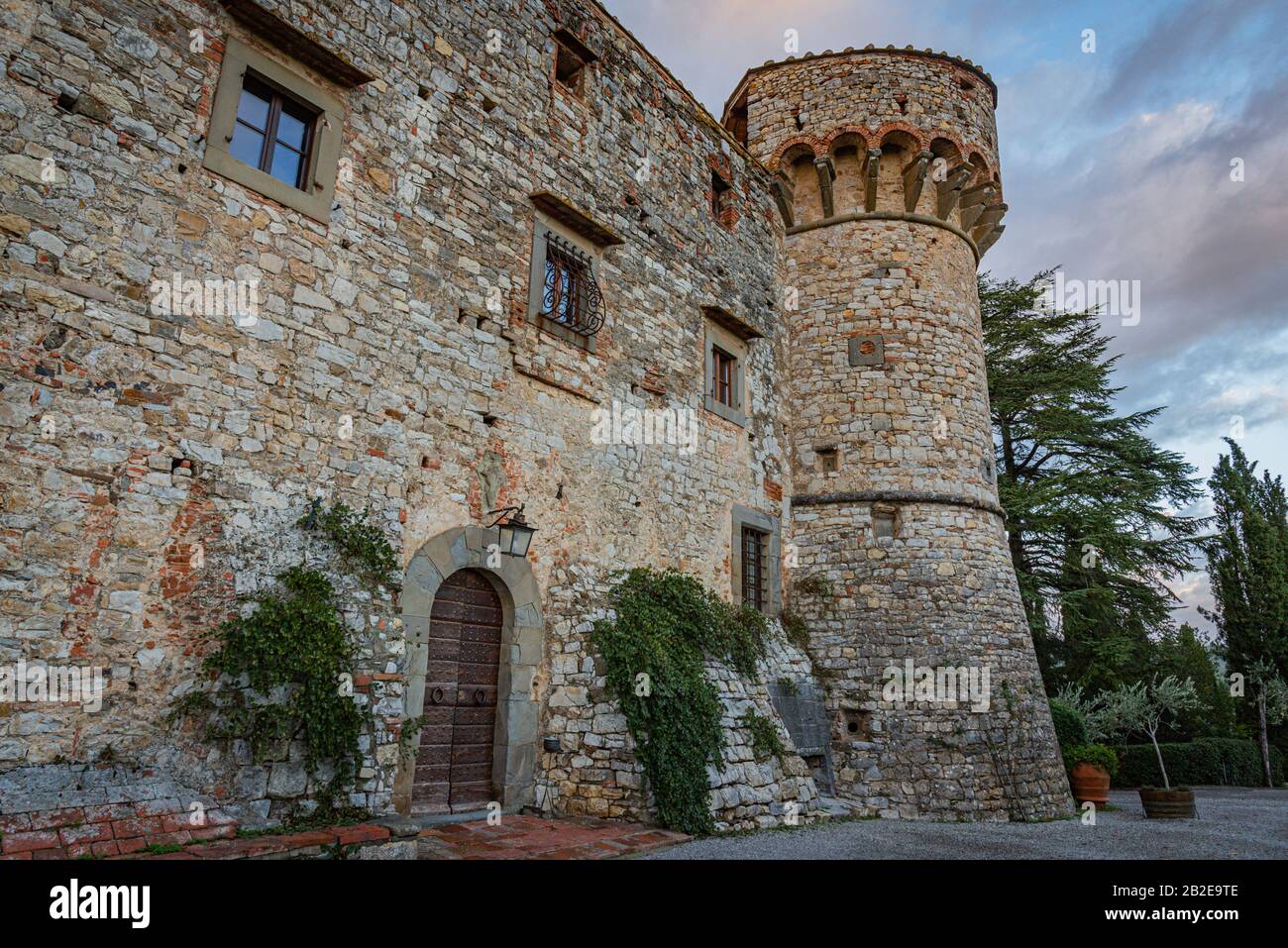 Tuscan style castle hi-res stock photography and images - Alamy