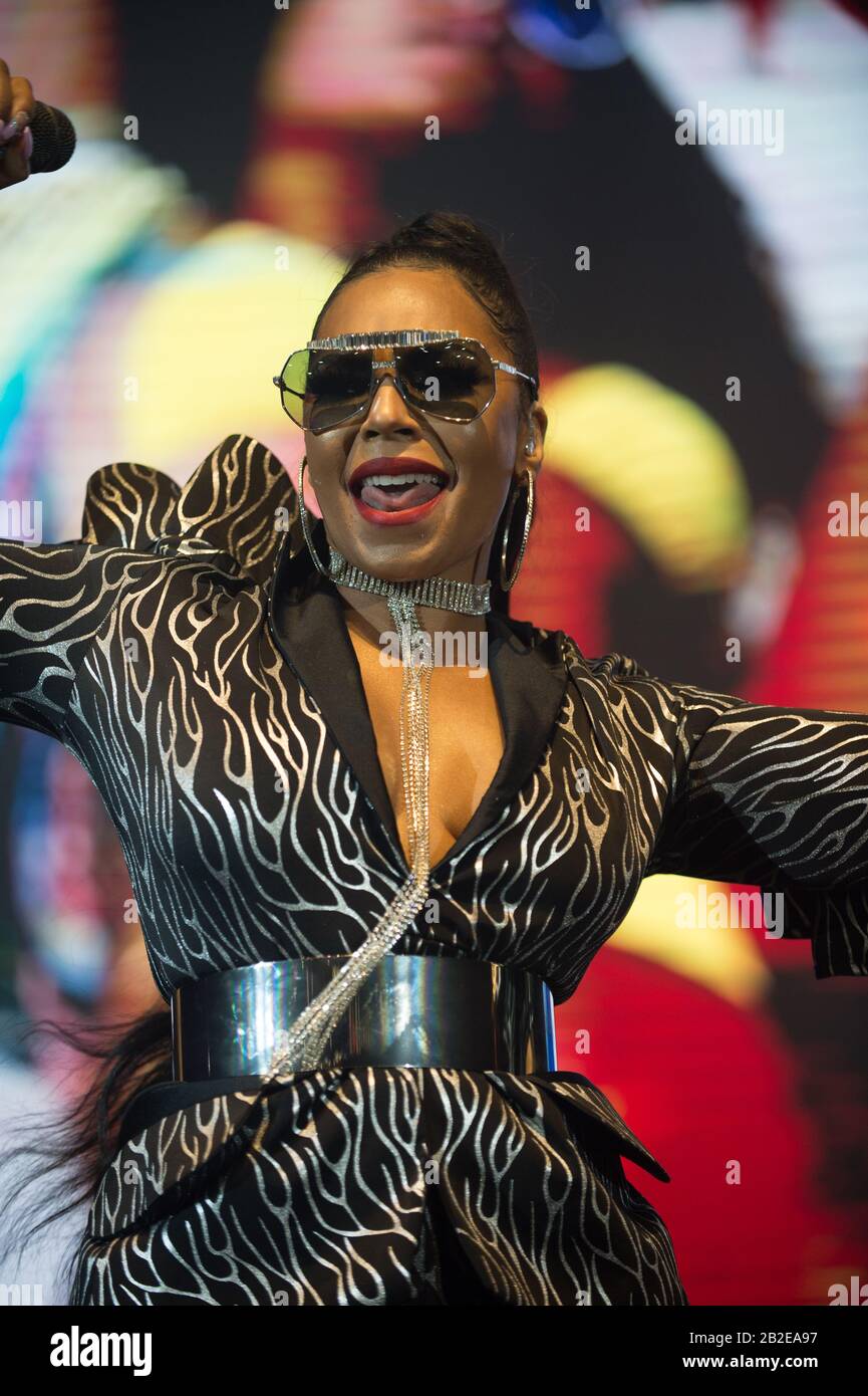 American singer ashanti hi-res stock photography and images - Alamy