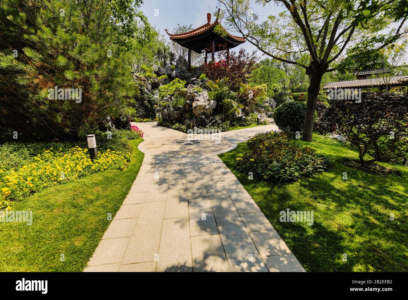 Traditional Chinese City Garden Park in Beijing Stock Photo - Alamy