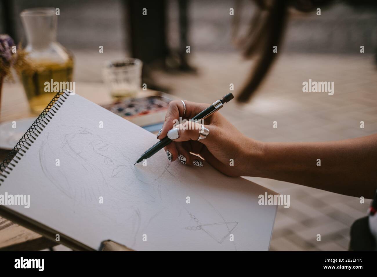 Street portrait artist sketch a picture on the street Stock Photo - Alamy