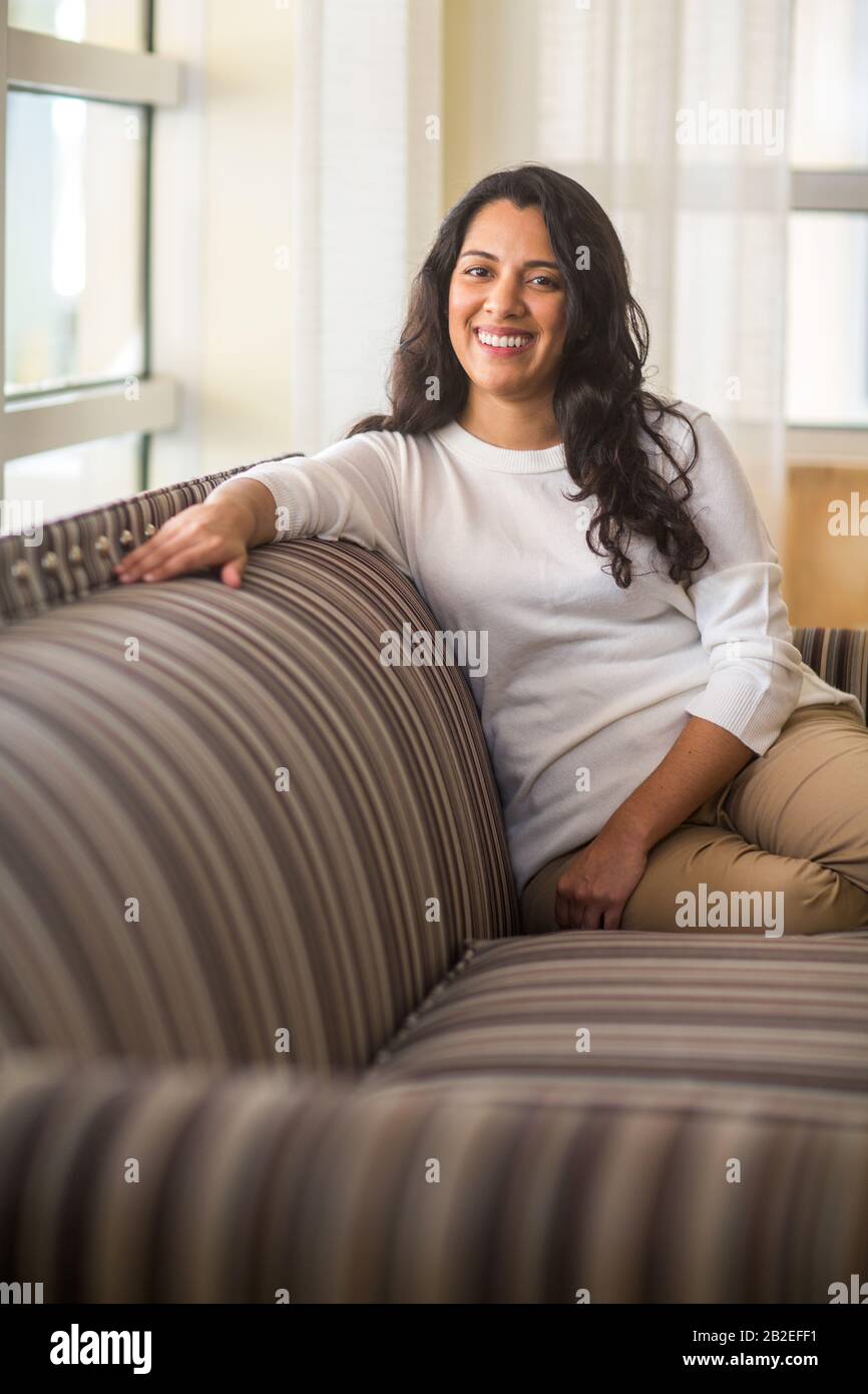 Beautiful headshot hispanic woman hi-res stock photography and images ...