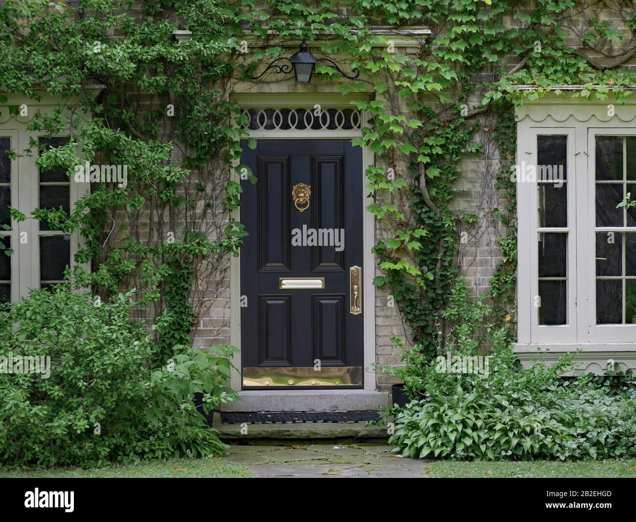 Old Green Front Door High Resolution Stock Photography and Images - Alamy
