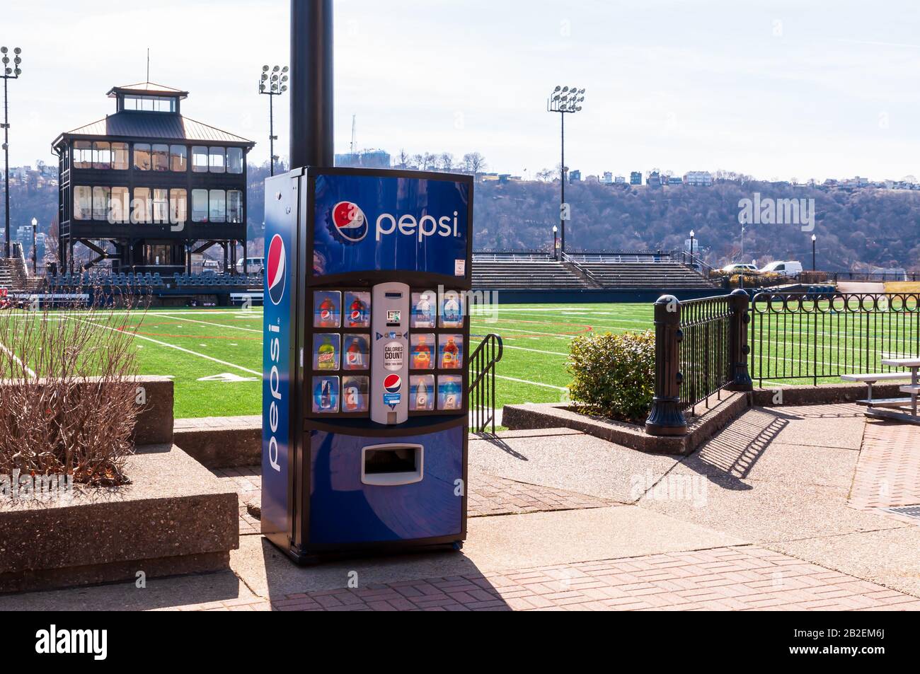 Vending machine at university hi-res stock photography and images - Alamy