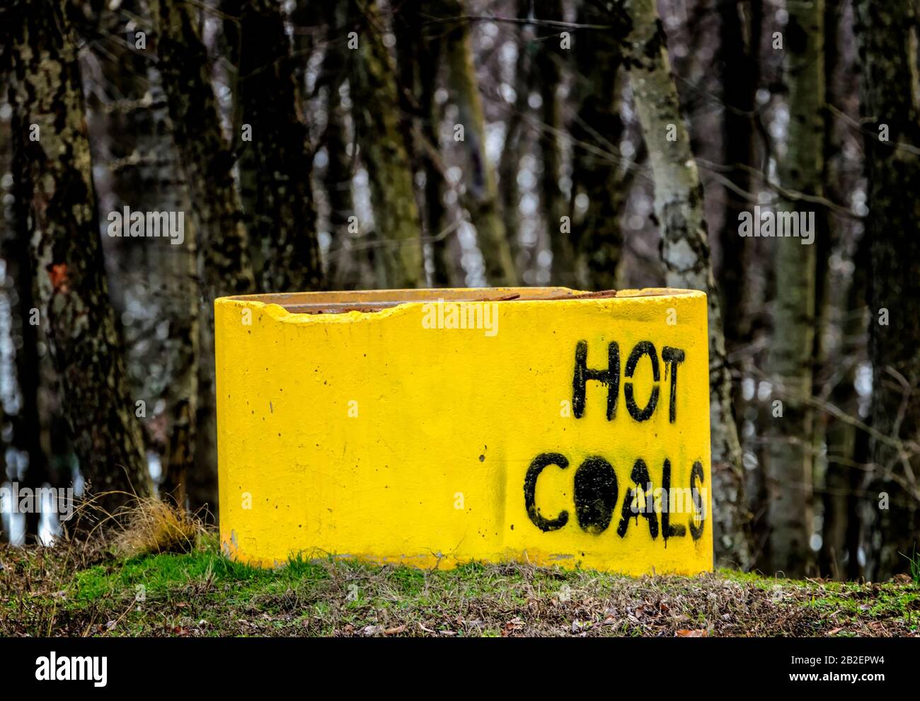 Hot coals bin hi-res stock photography and images - Alamy