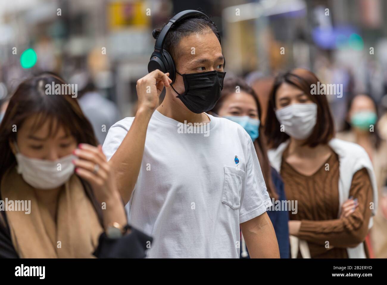 People wearing masks during the Corona Virus Stock Photo - Alamy