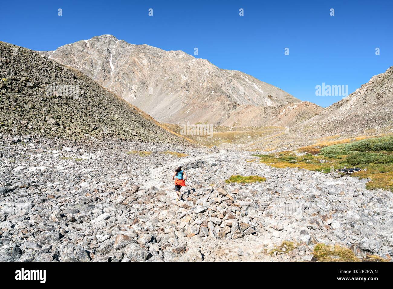 Runner woman running sunny path hi-res stock photography and images - Alamy