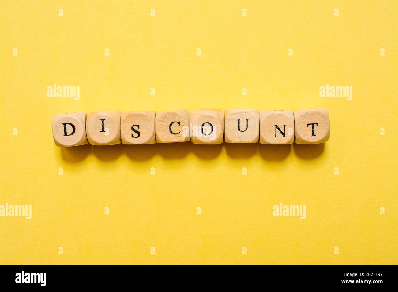 the word Discount, text made with dice on yellow background Stock Photo ...