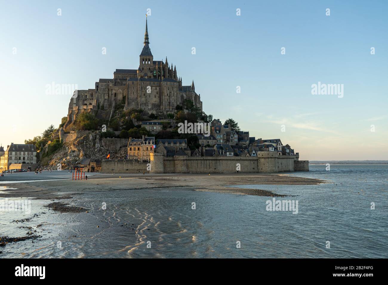 Mont saint michel high tide hi-res stock photography and images - Alamy