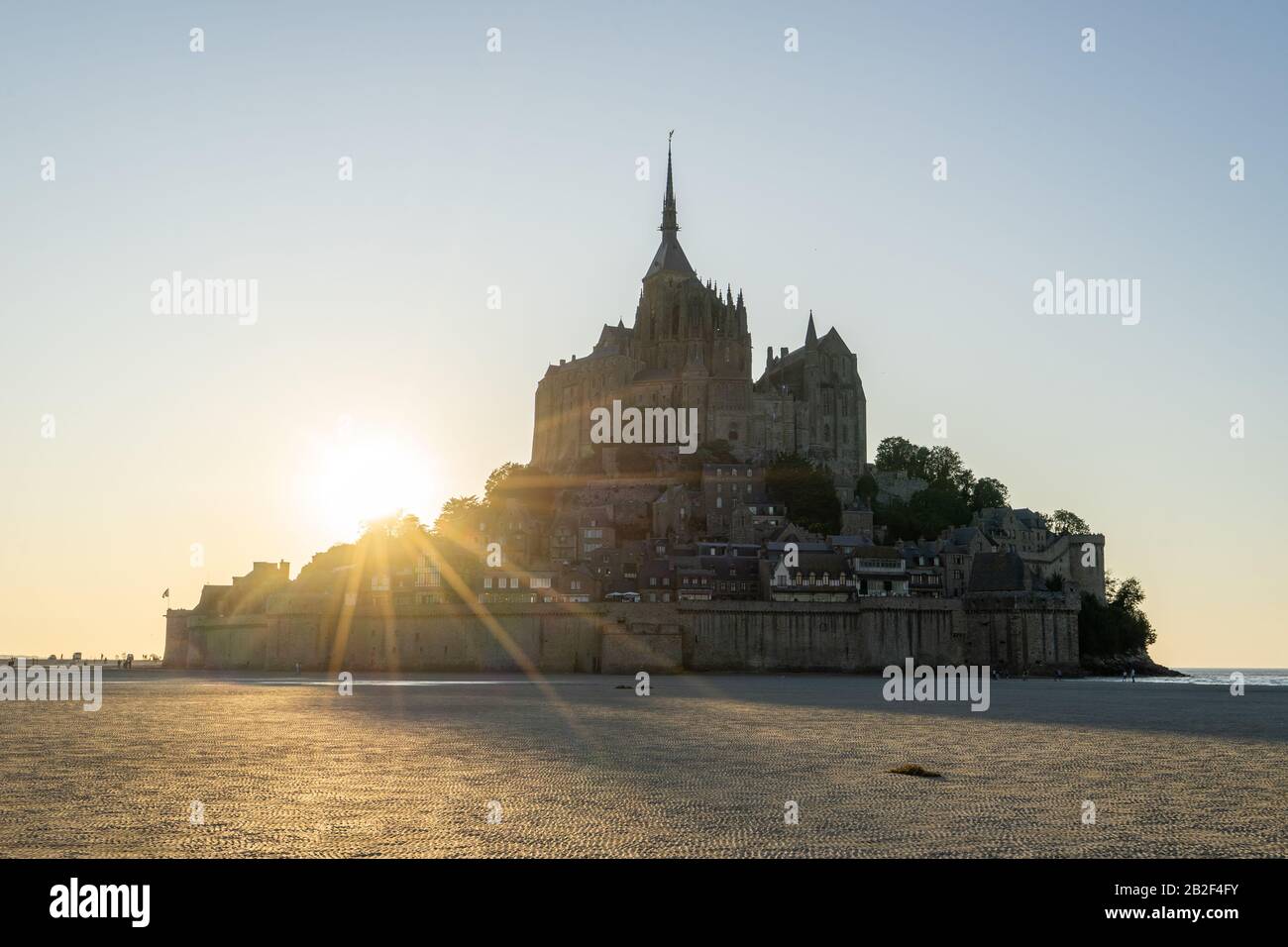 Mont saint michel high tide hi-res stock photography and images - Alamy