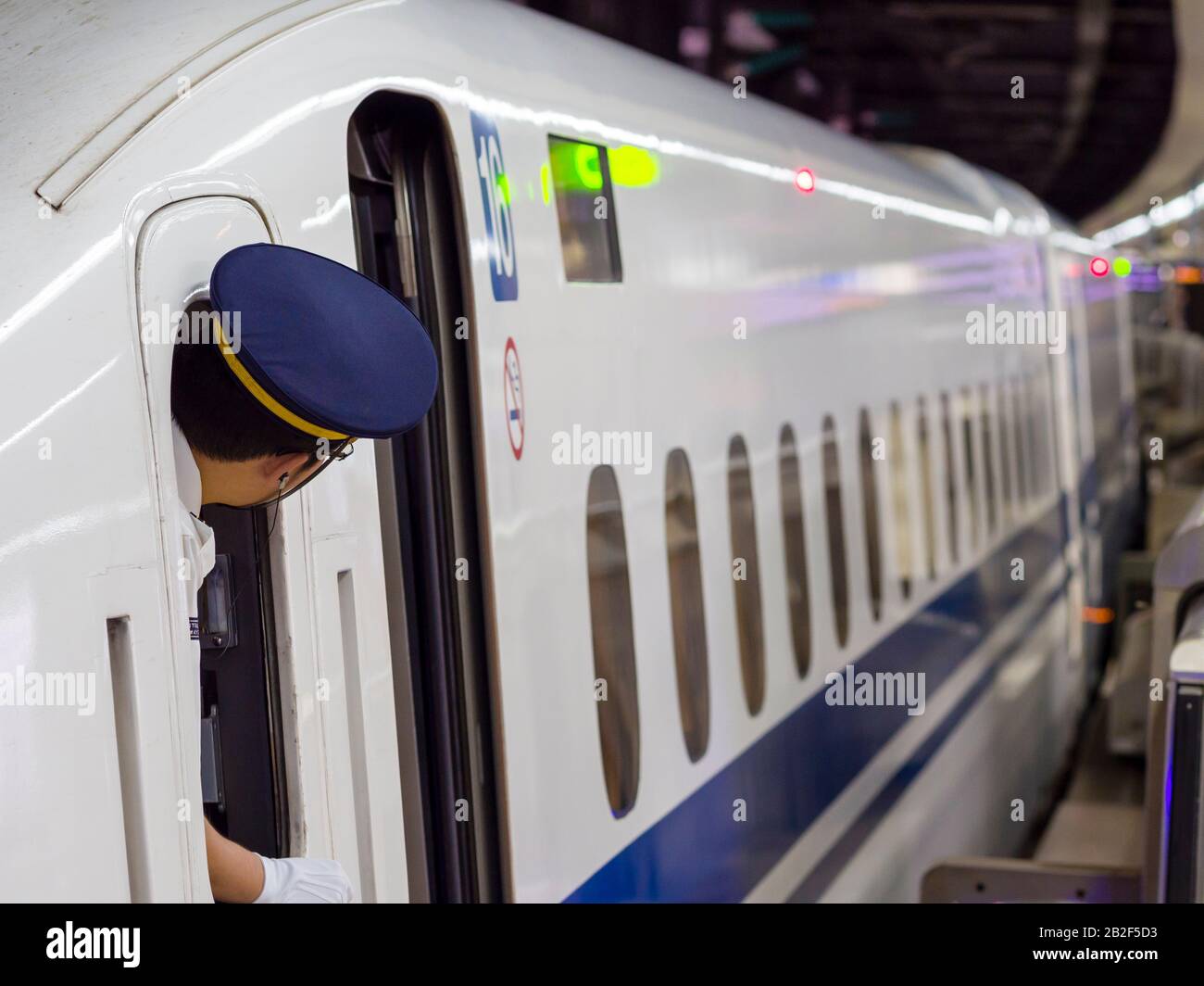 Use technology from the japanese bullet train hi-res stock photography ...