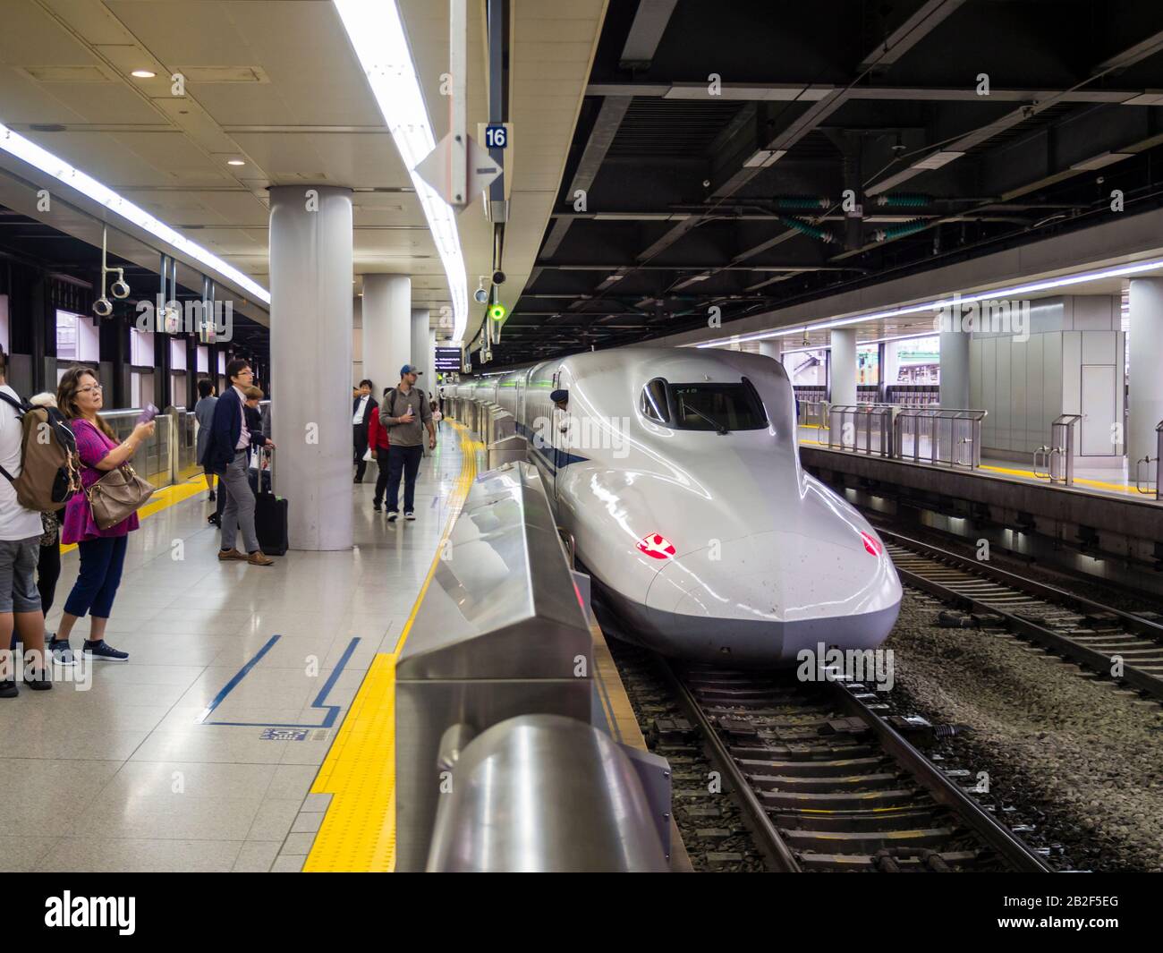 Tokyo, Japan - 13 Oct 2018: Travelers at Tokyo station on the train ...