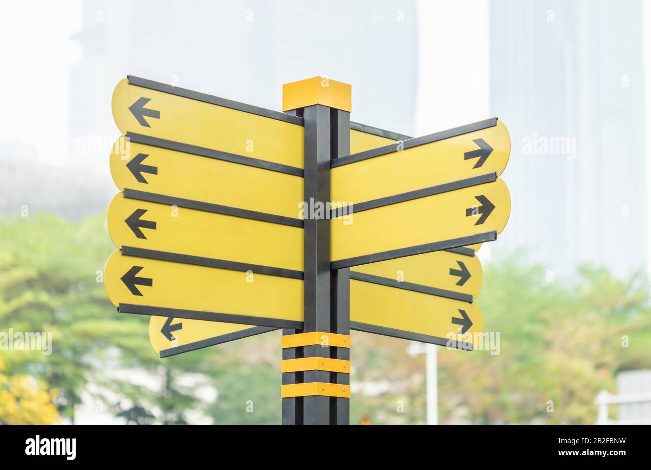 Big black car hi-res stock photography and images - Alamy