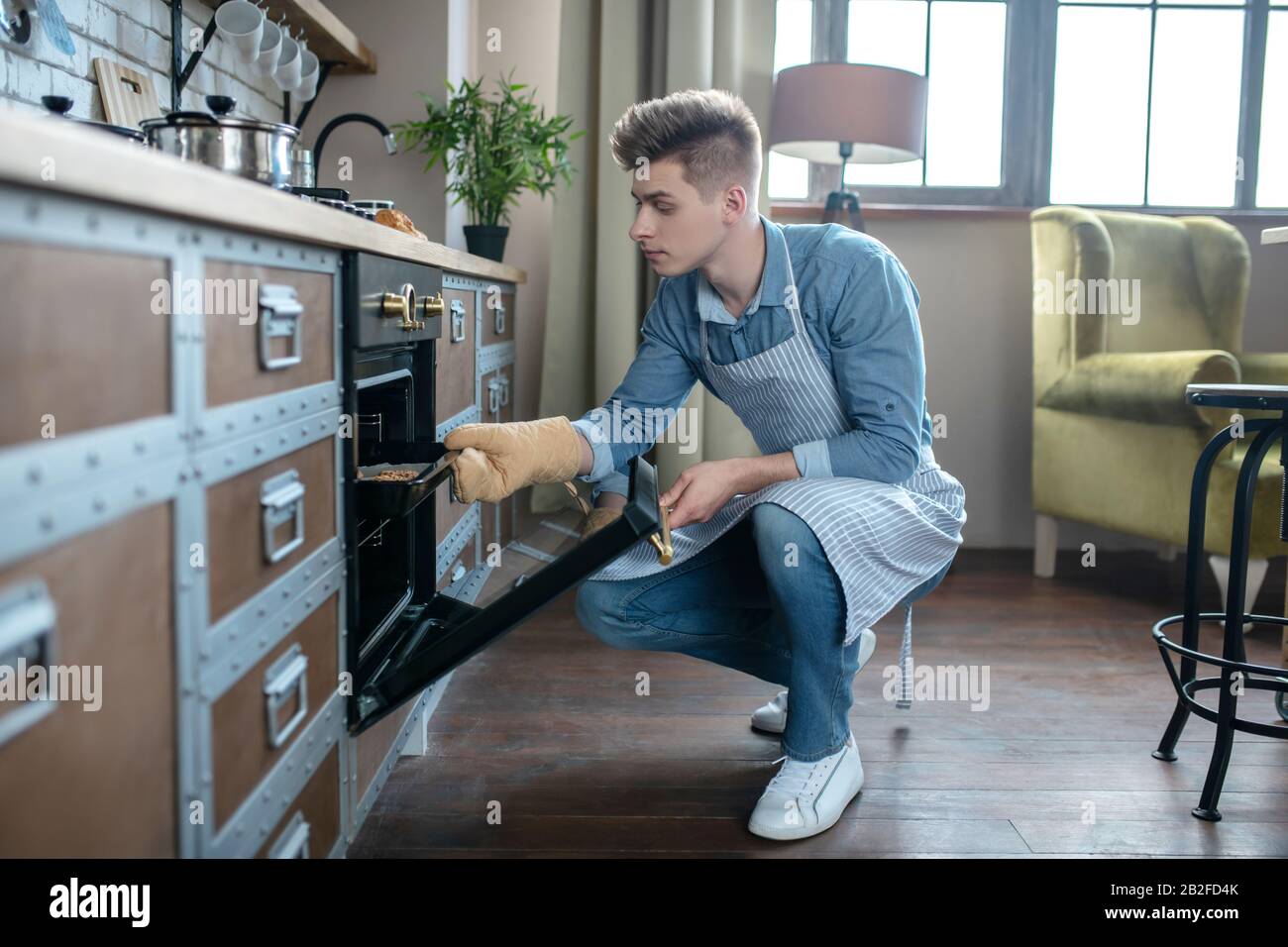 Man looking oven baking hi-res stock photography and images - Alamy
