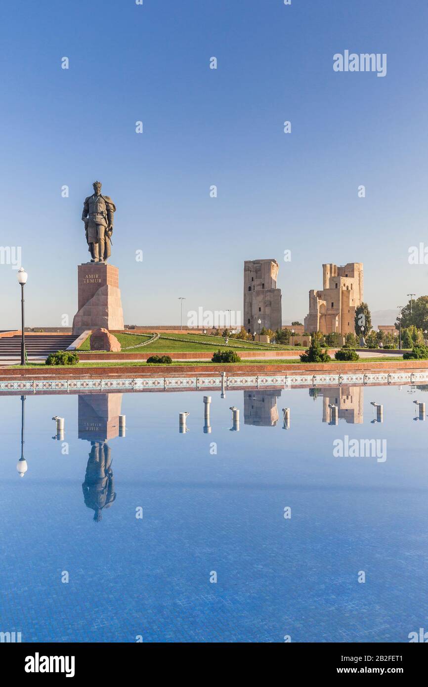 Statue of tamerlane timur hi-res stock photography and images - Alamy