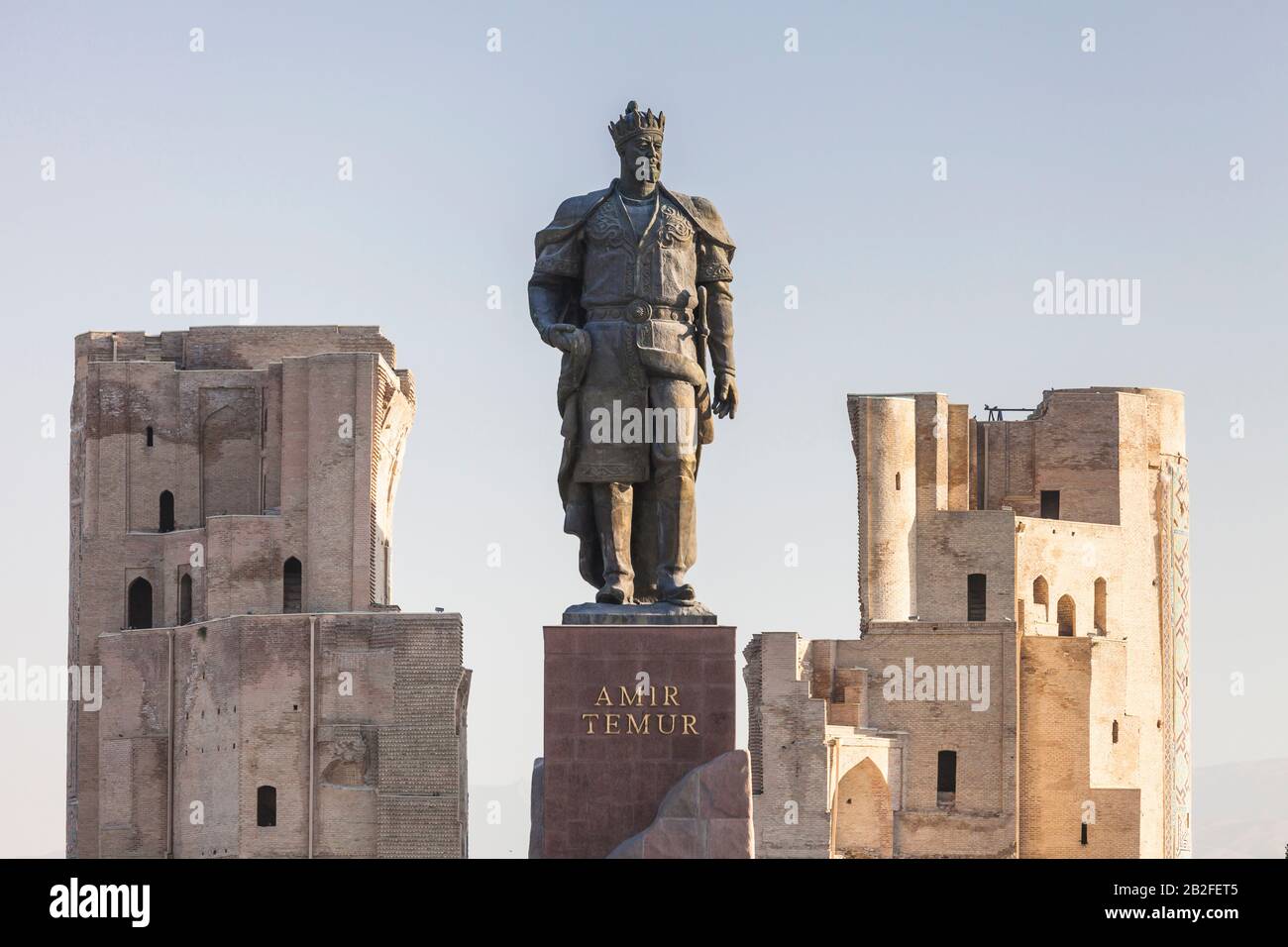 Statue of the king Timur, and Ak Saray Palace, Shahrisabz, or ...