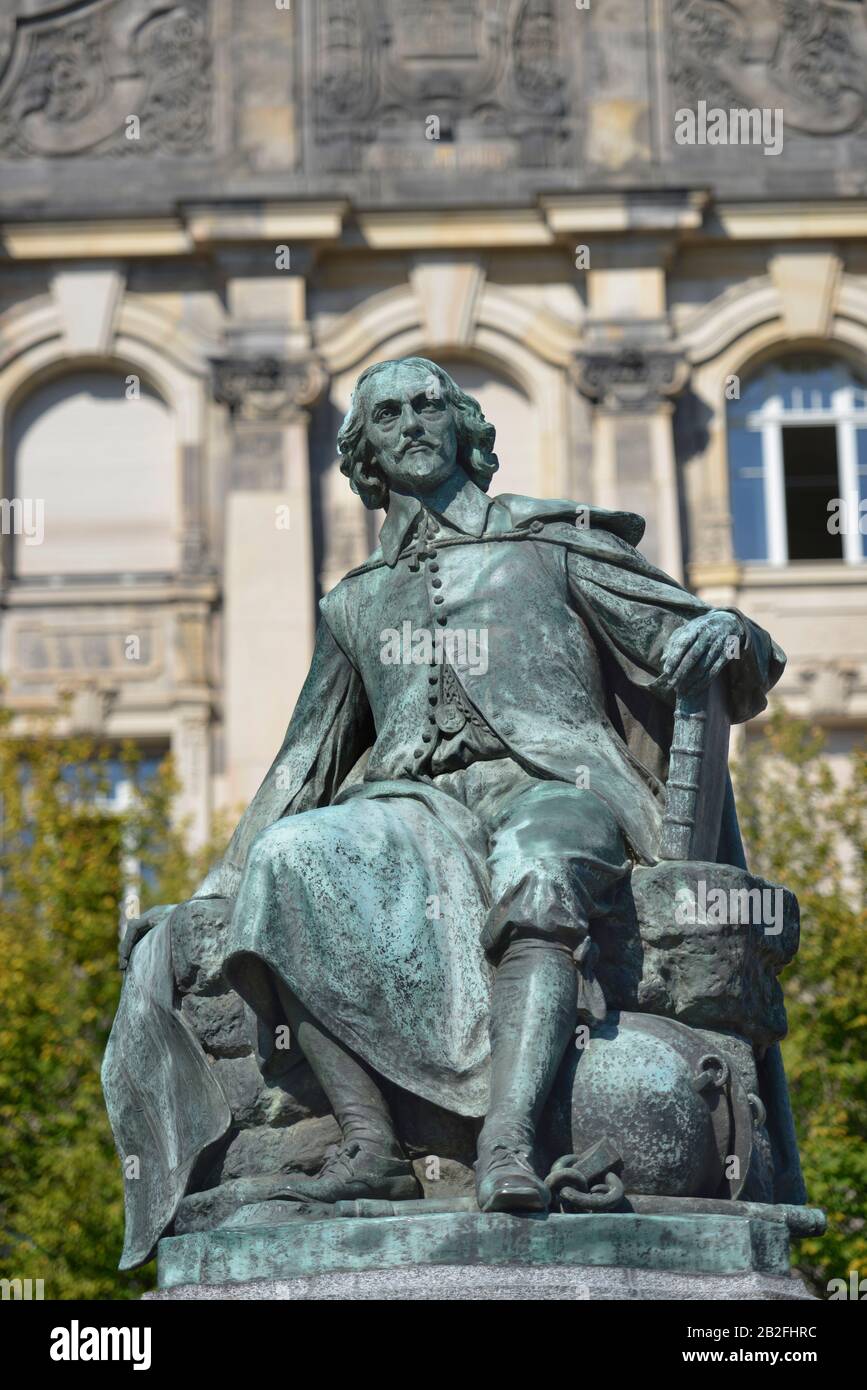 Otto von guericke denkmal hi-res stock photography and images - Alamy