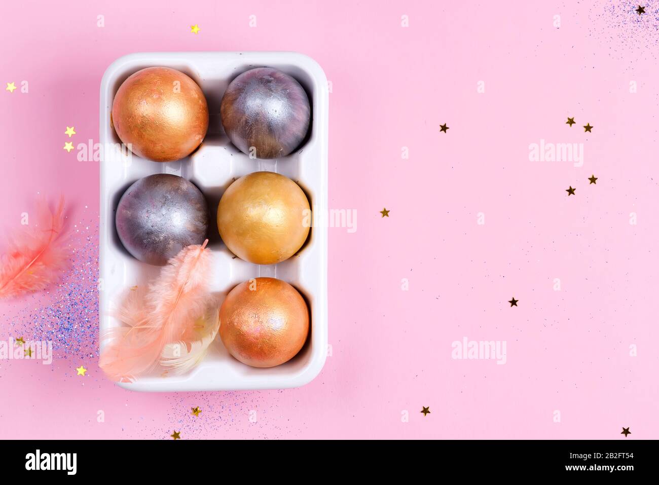 Set eggs gold silver hi-res stock photography and images - Alamy
