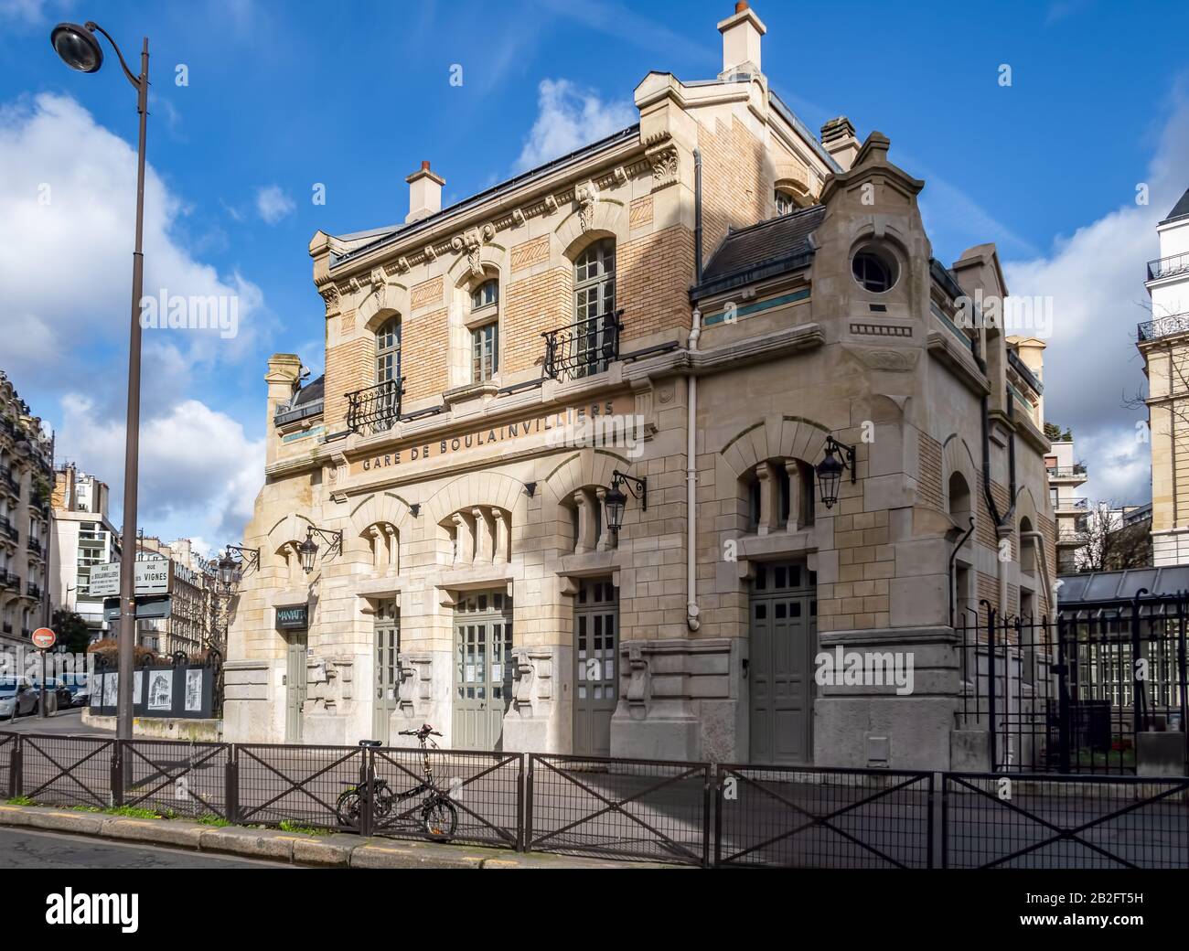 Paris rer c train hi-res stock photography and images - Alamy