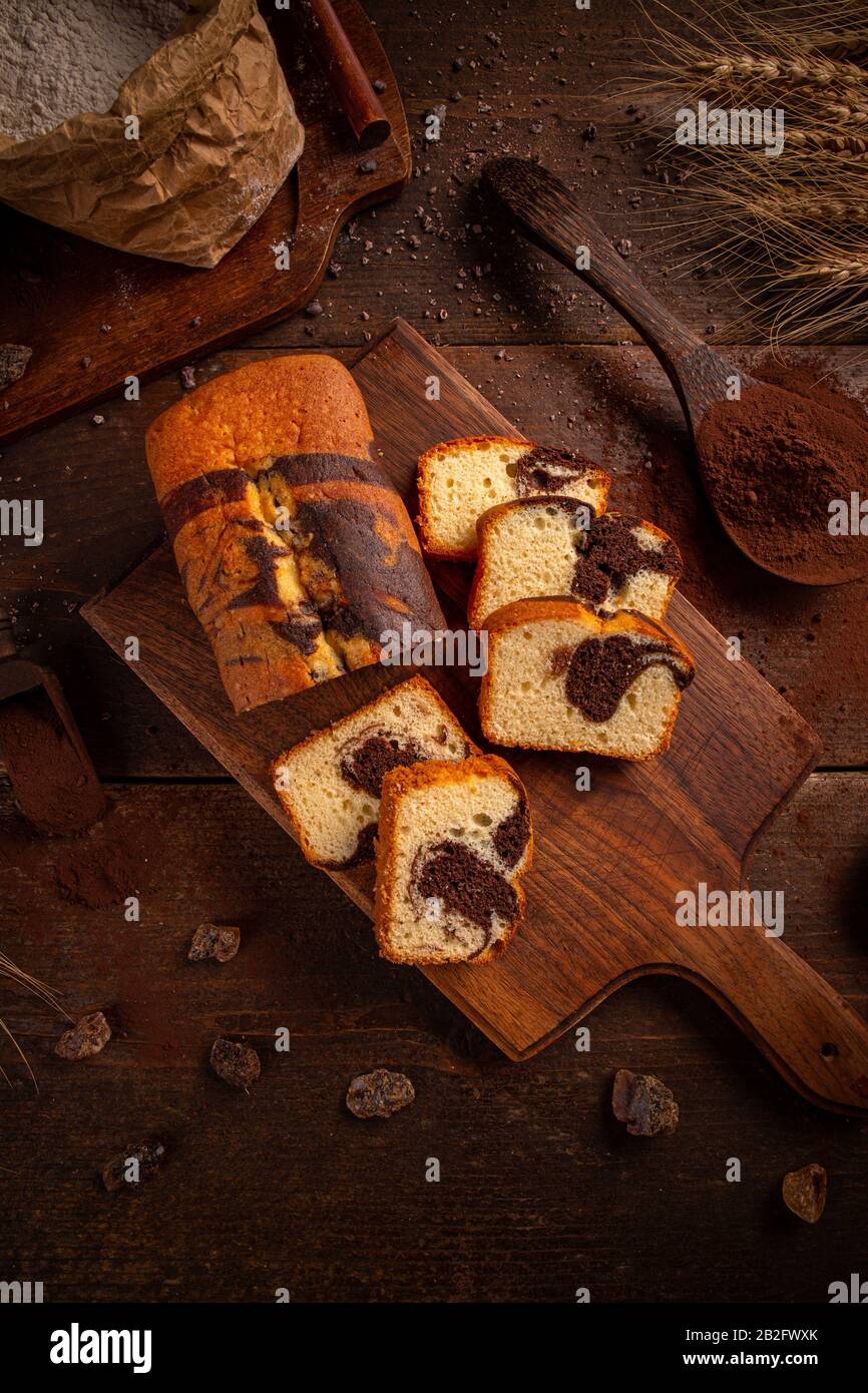 Food vanilla sponge cake hi-res stock photography and images - Alamy