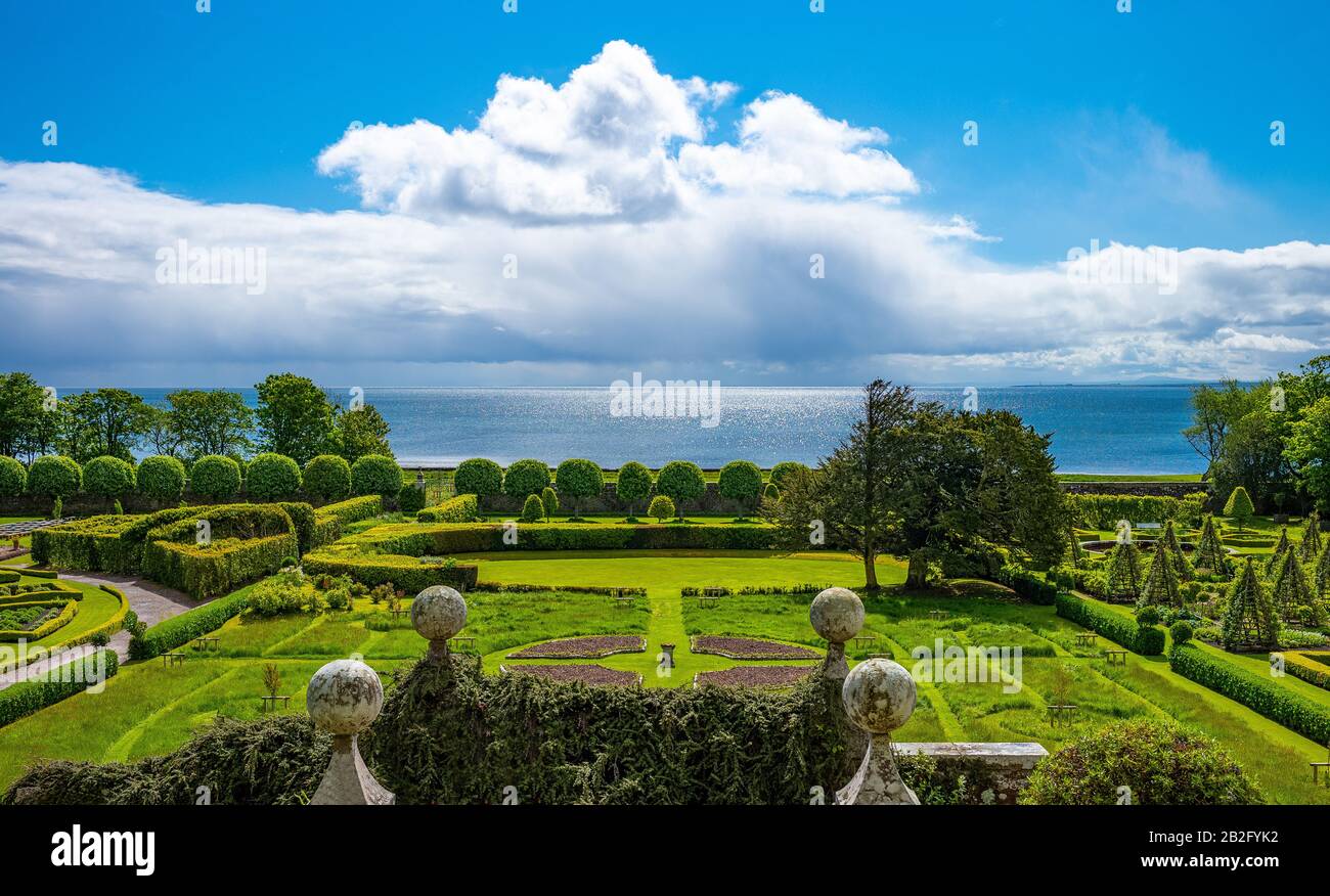 Dunrobin Castle Exterior High Resolution Stock Photography and Images ...