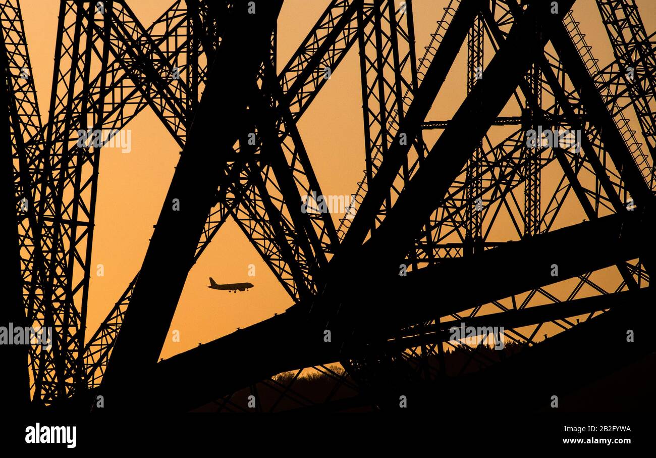 Flying bridge hi-res stock photography and images - Alamy