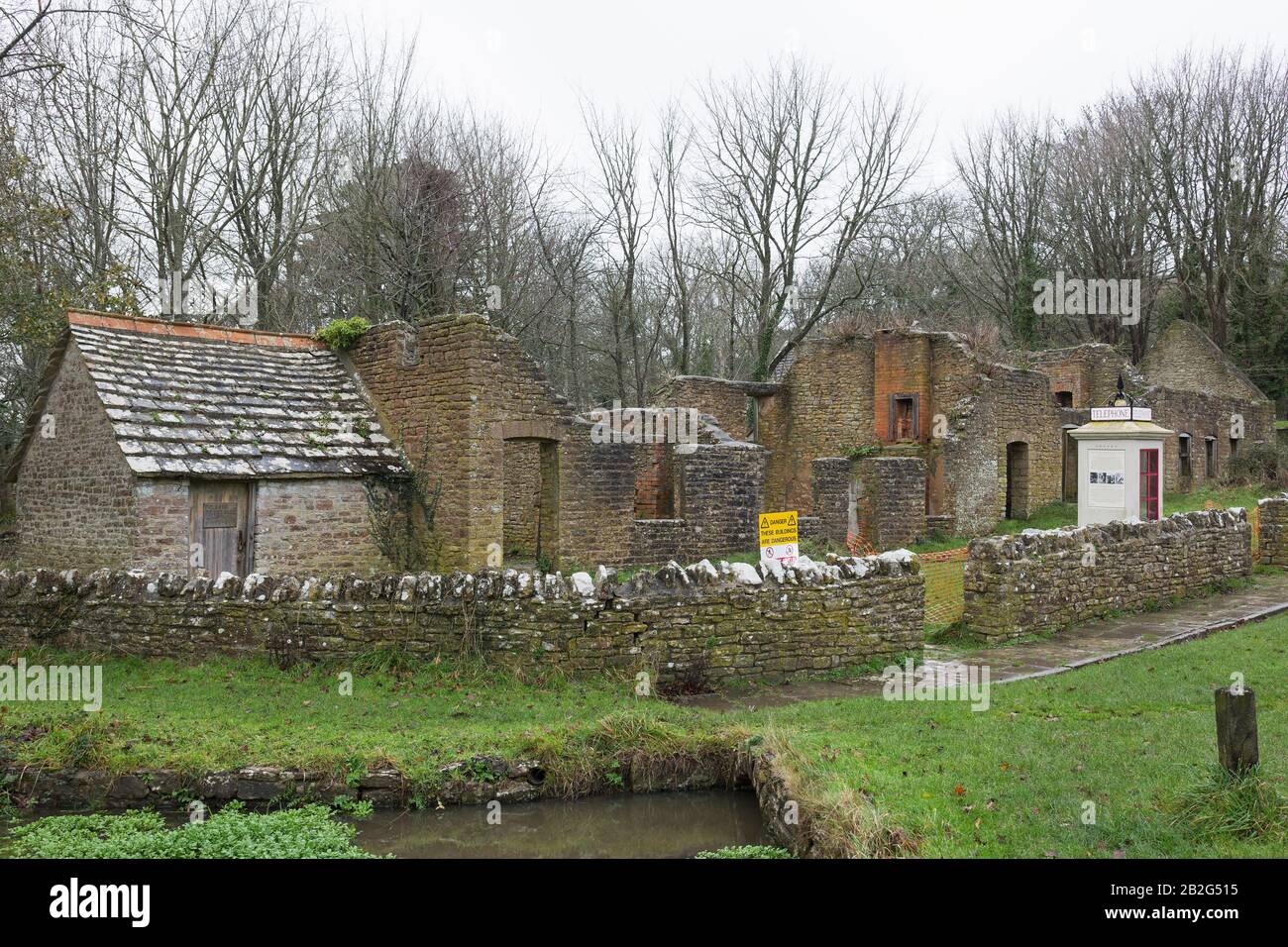 Two abandoned buildings hi-res stock photography and images - Alamy