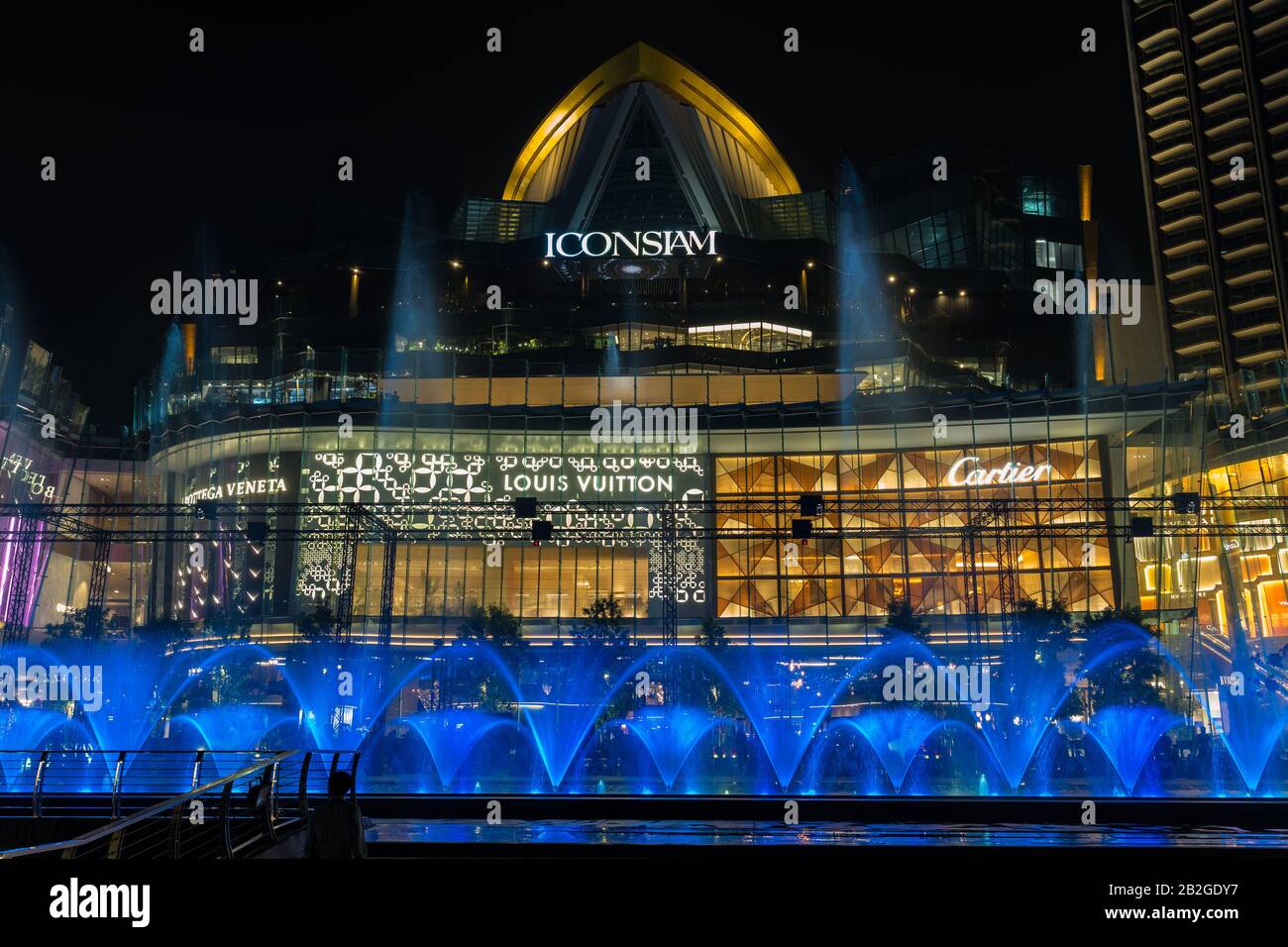 BANGKOK - JAN, 2019 : Undefined Dancing Fountain Show in ICONIC ...