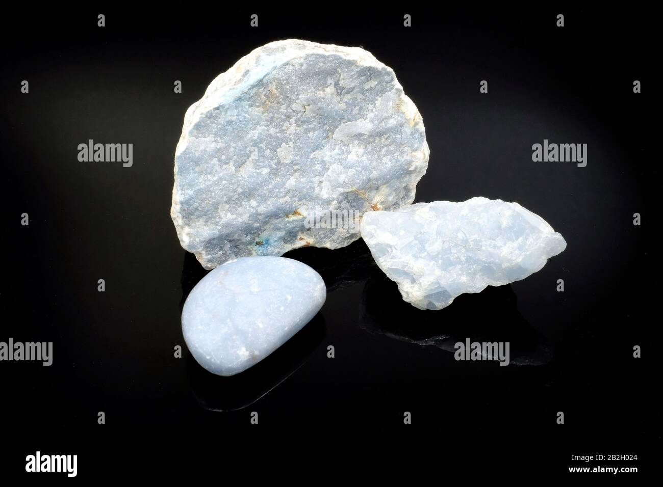 Angelite crystal hi-res stock photography and images - Alamy