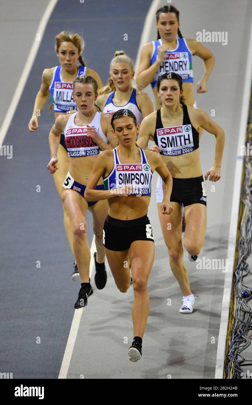 Emily Simpson leads the field in the Women's 800m final during the ...