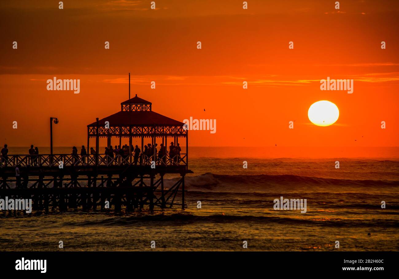 Strong red sunset hi-res stock photography and images - Alamy