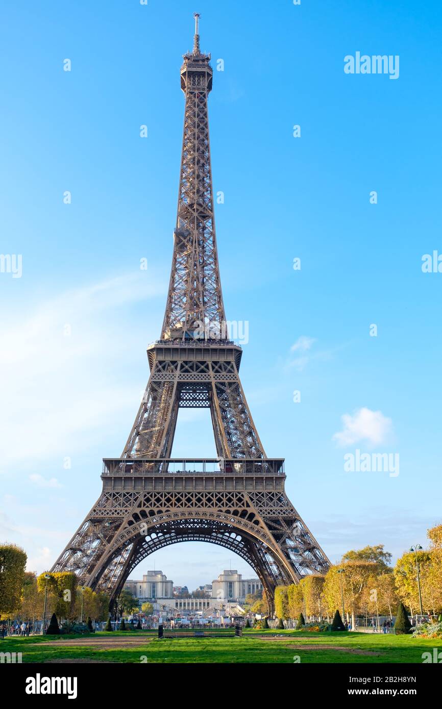 Famous landmarks france hi-res stock photography and images - Alamy
