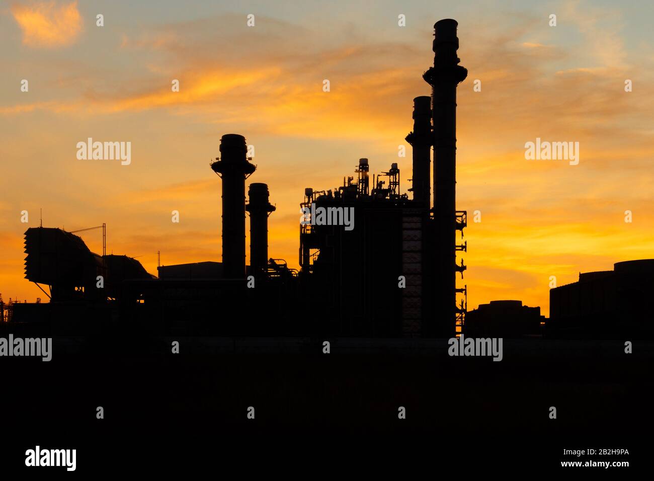 Glow light of petrochemical industry on sunset and Twilight sky ,Power ...