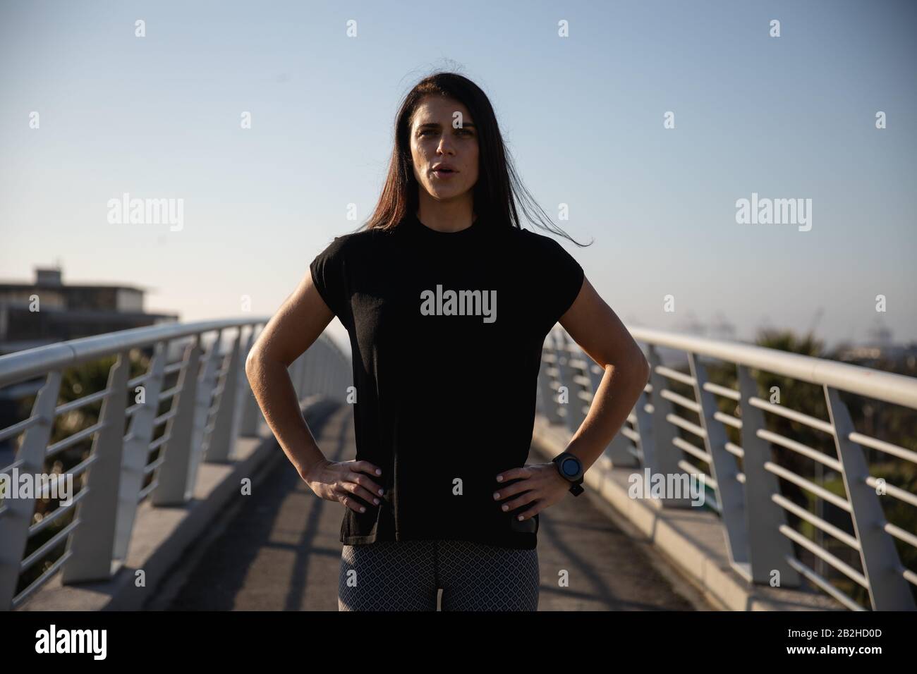 Front view woman ready to run looking at the camera Stock Photo - Alamy