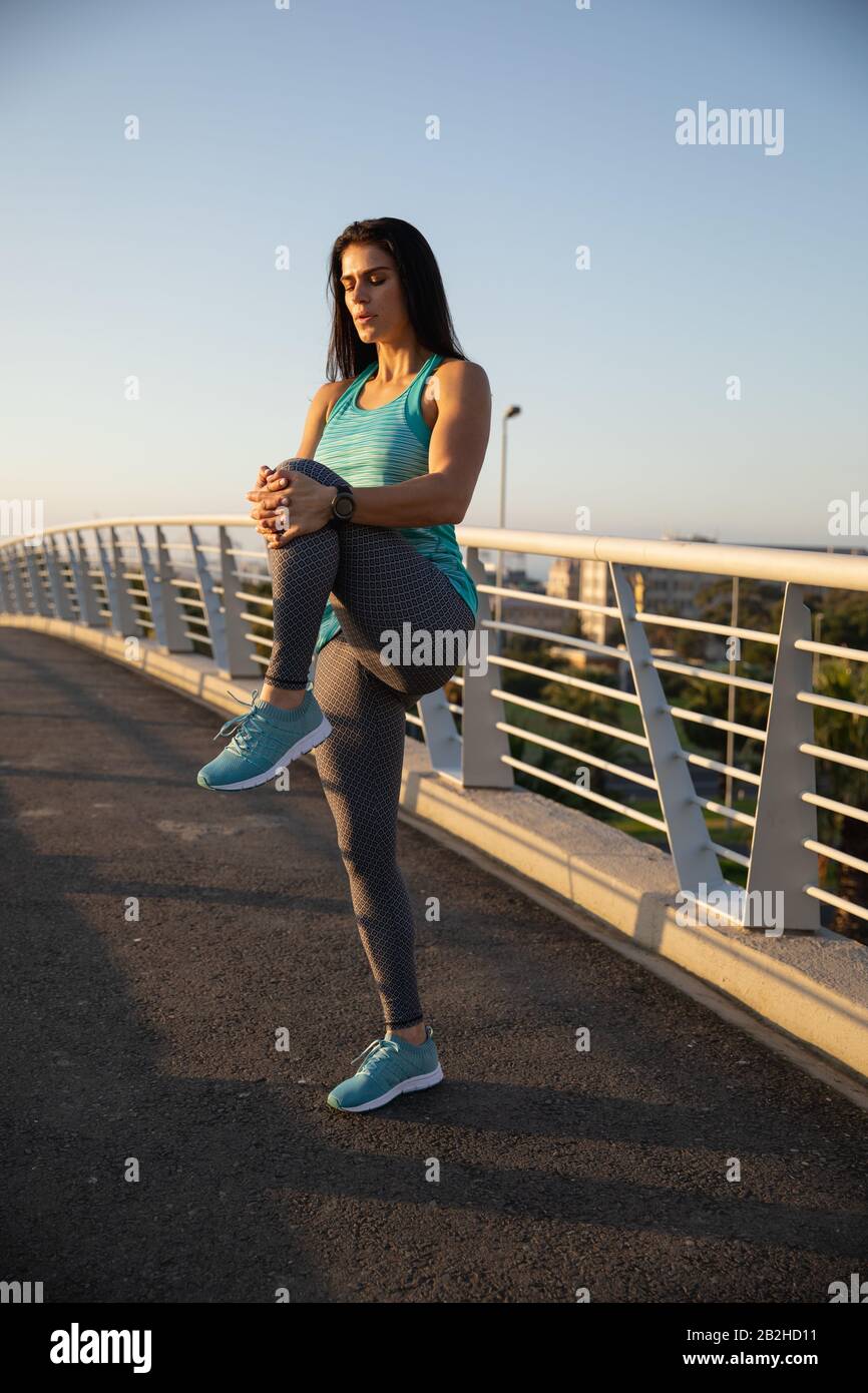 Side view woman hi-res stock photography and images - Alamy