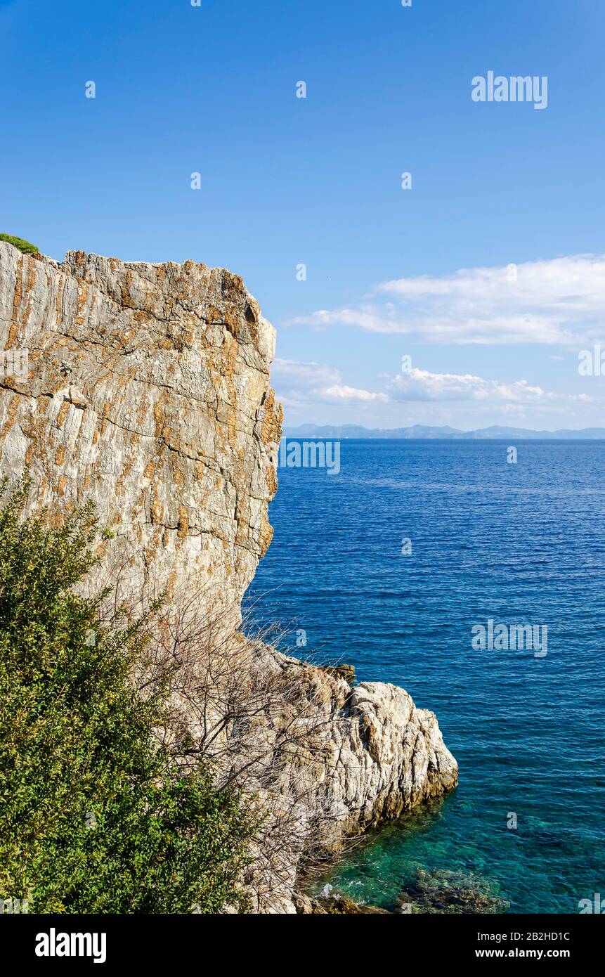 Cliff edge on beach shore hi-res stock photography and images - Alamy