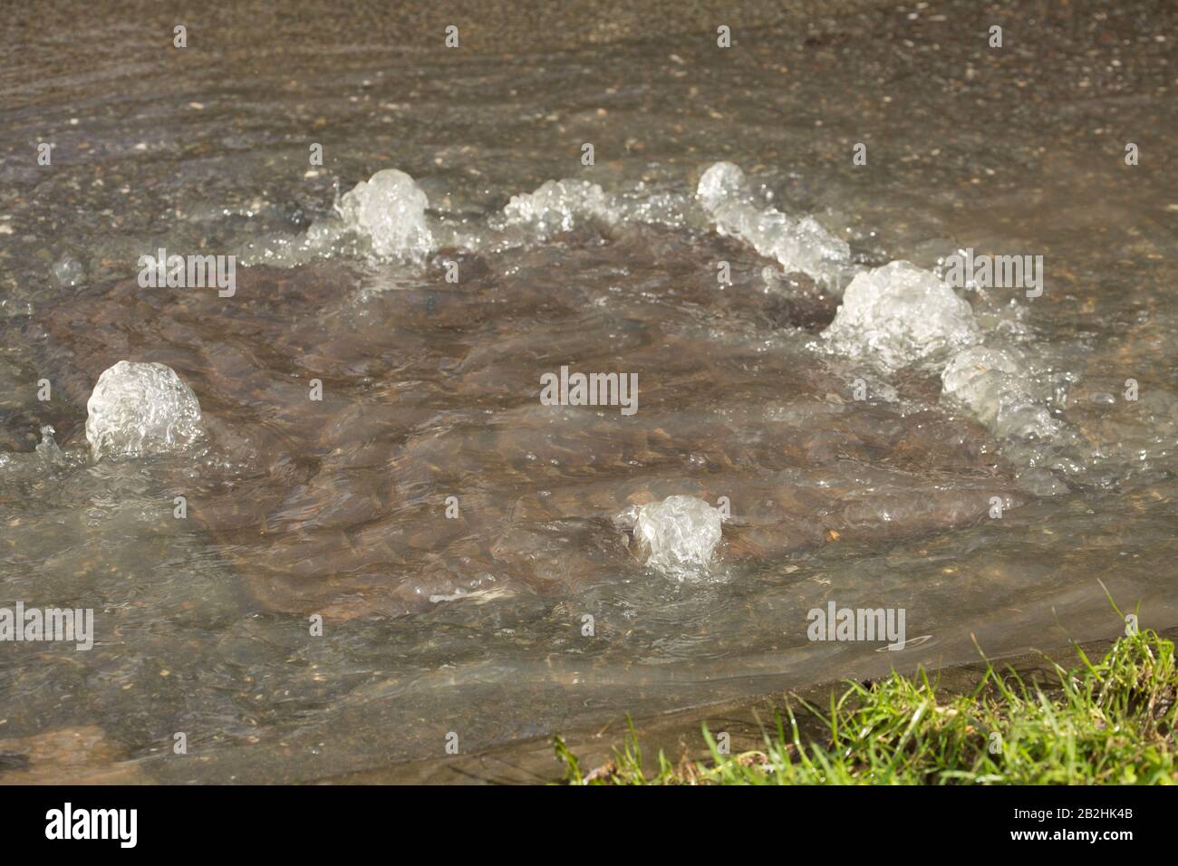 Overflowing manhole cover hi-res stock photography and images - Alamy