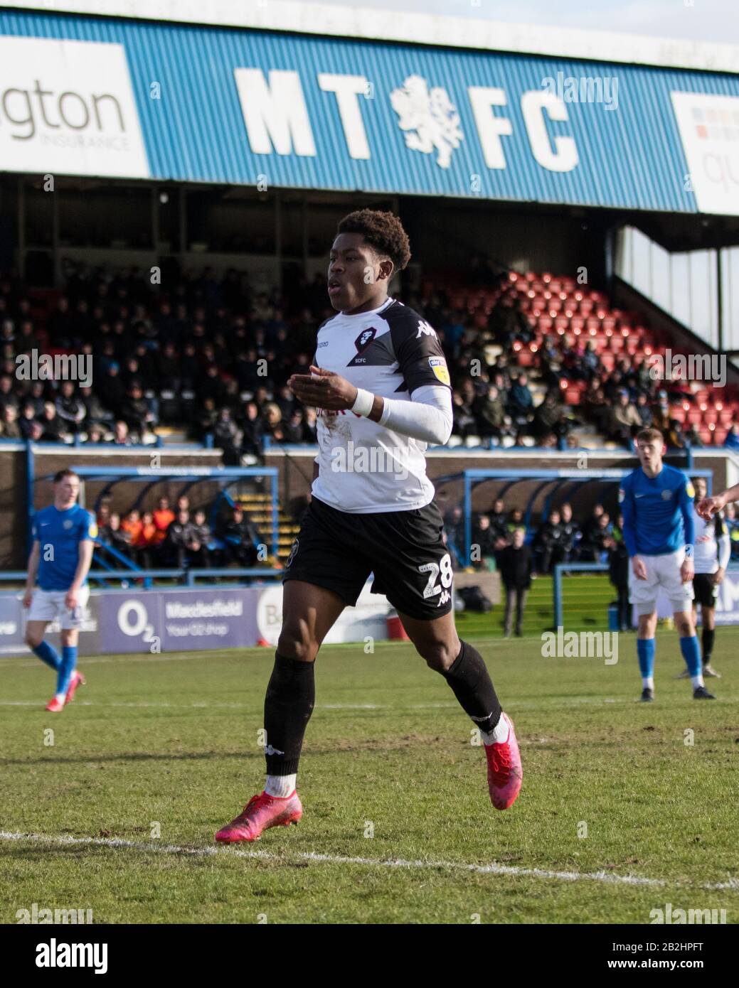 Brandon thomas asante football player hi-res stock photography and ...