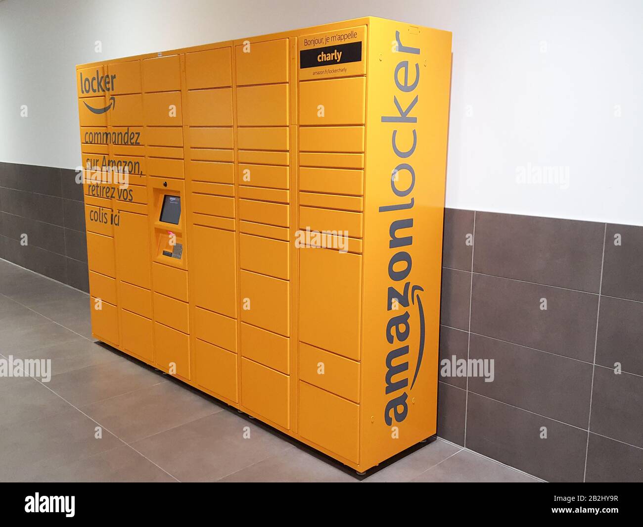 Parcel pickup location hi-res stock photography and images - Alamy
