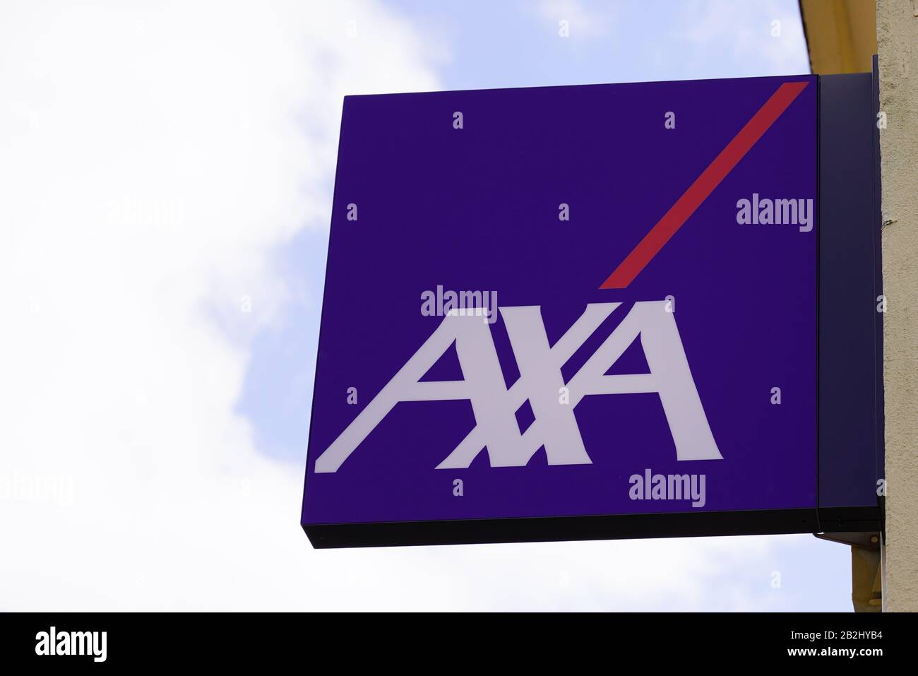 Axa symbol hi-res stock photography and images - Alamy