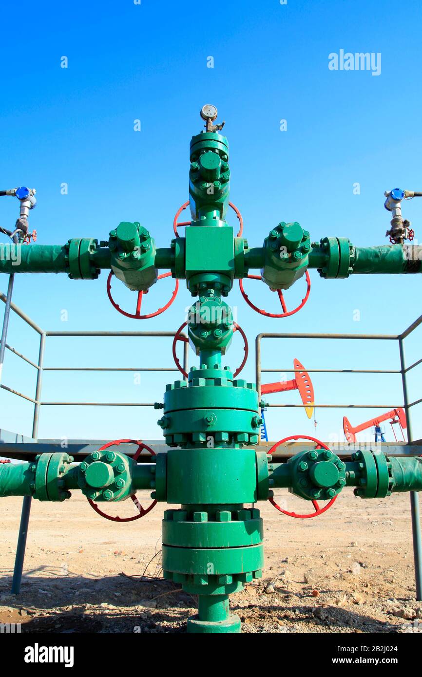 Oil field scene, oil pipelines and facilities Stock Photo - Alamy