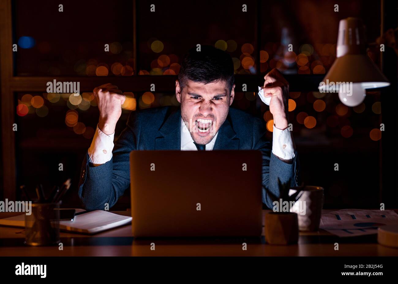 Man in office screaming desk hi-res stock photography and images - Alamy