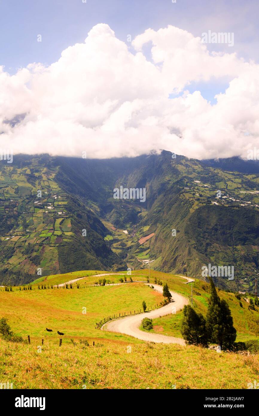 Zigzag road hi-res stock photography and images - Alamy