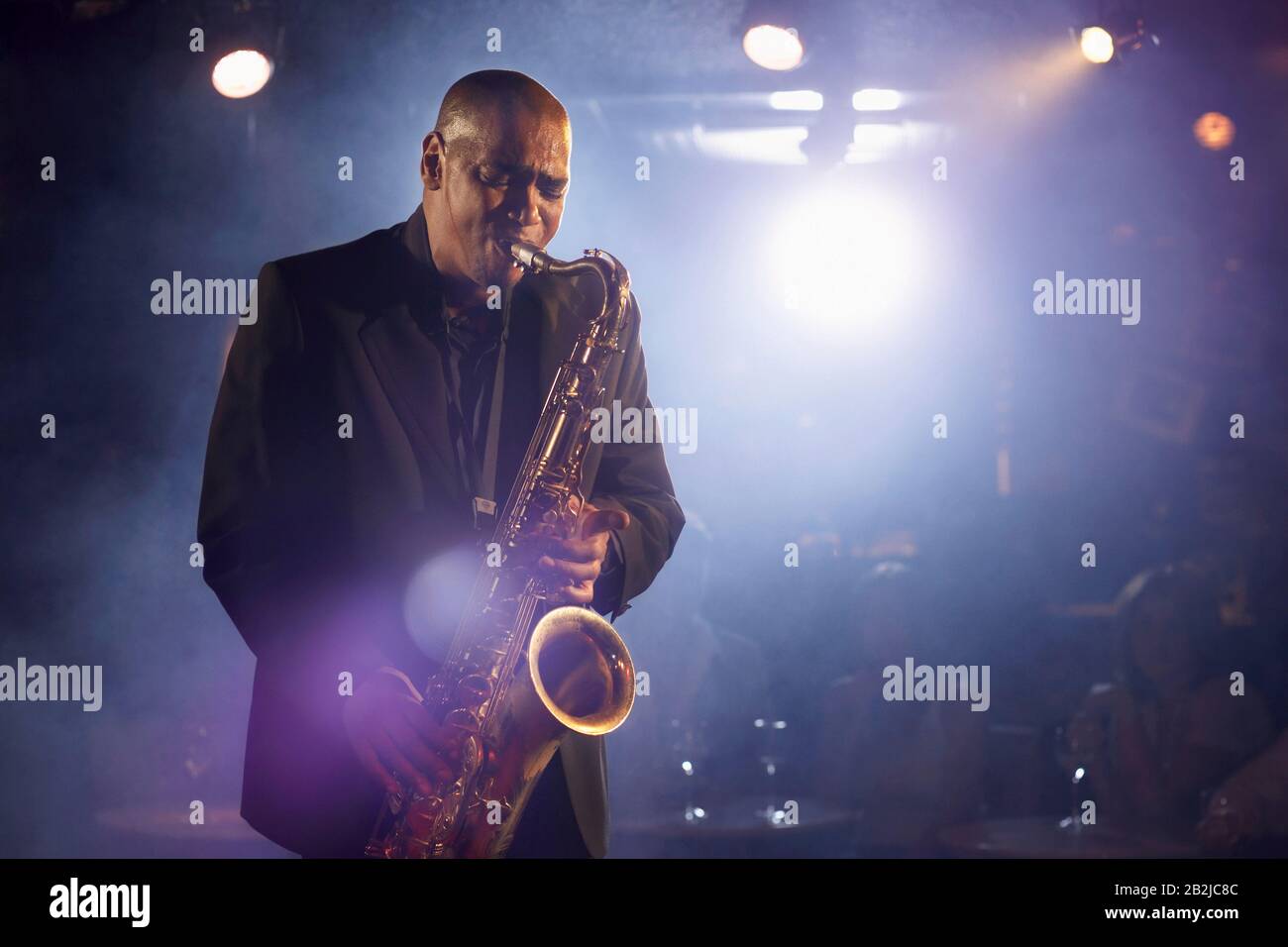 Stage spotlight saxophone hi-res stock photography and images - Alamy