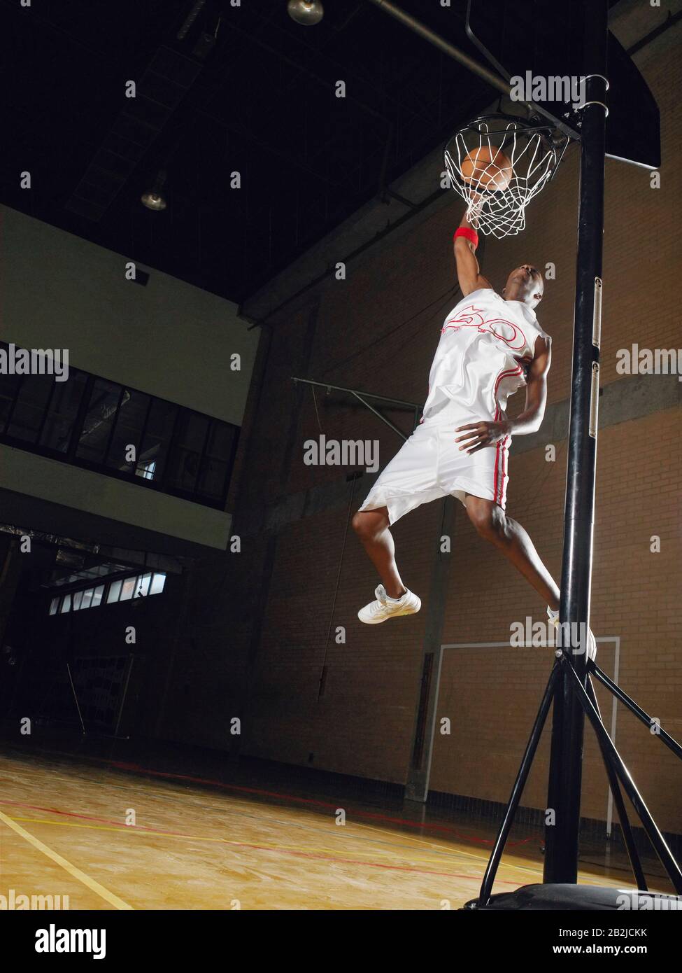 Man dunking basketball low angle hi-res stock photography and images ...