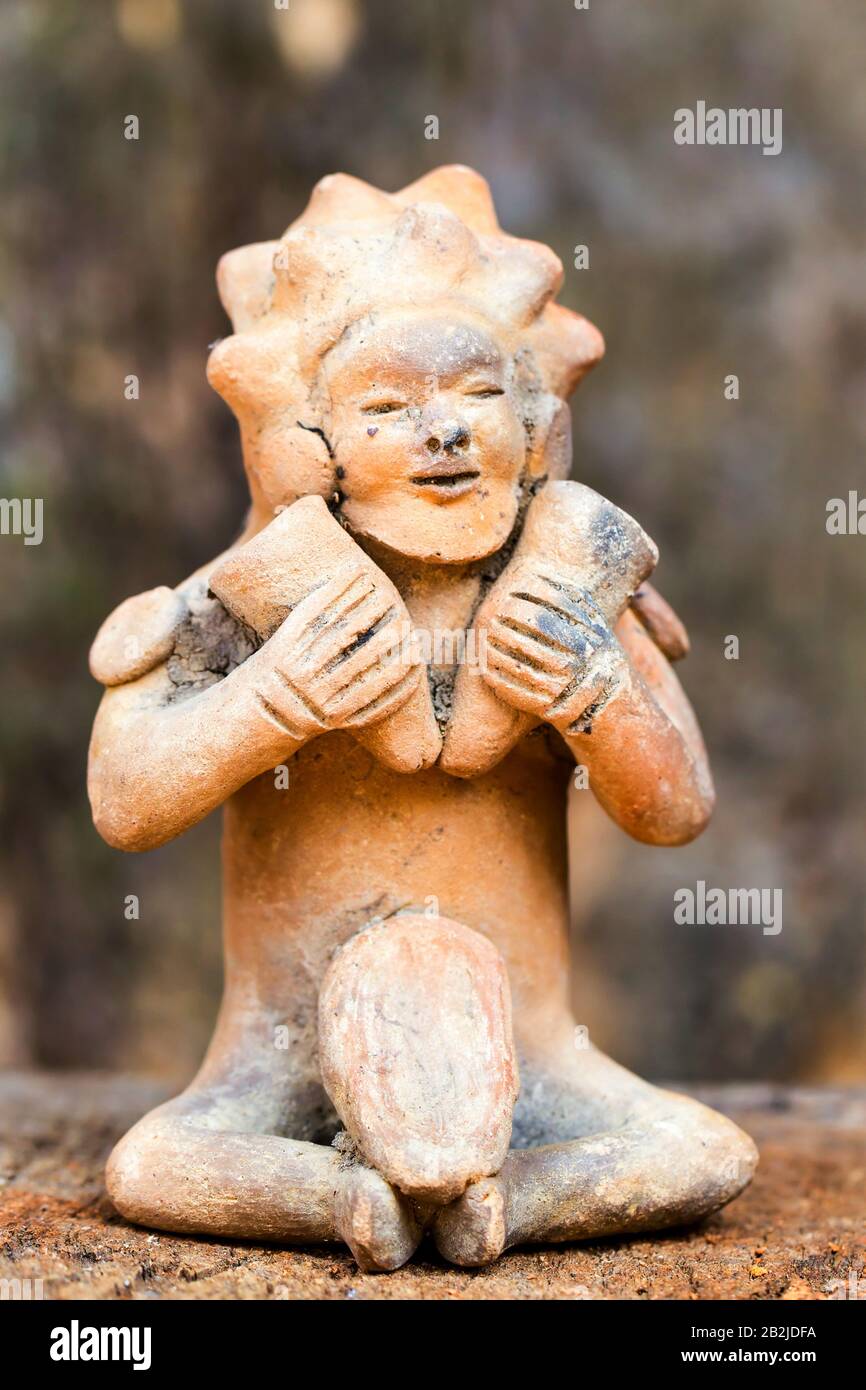 Pre columbian art ecuador hi-res stock photography and images - Alamy