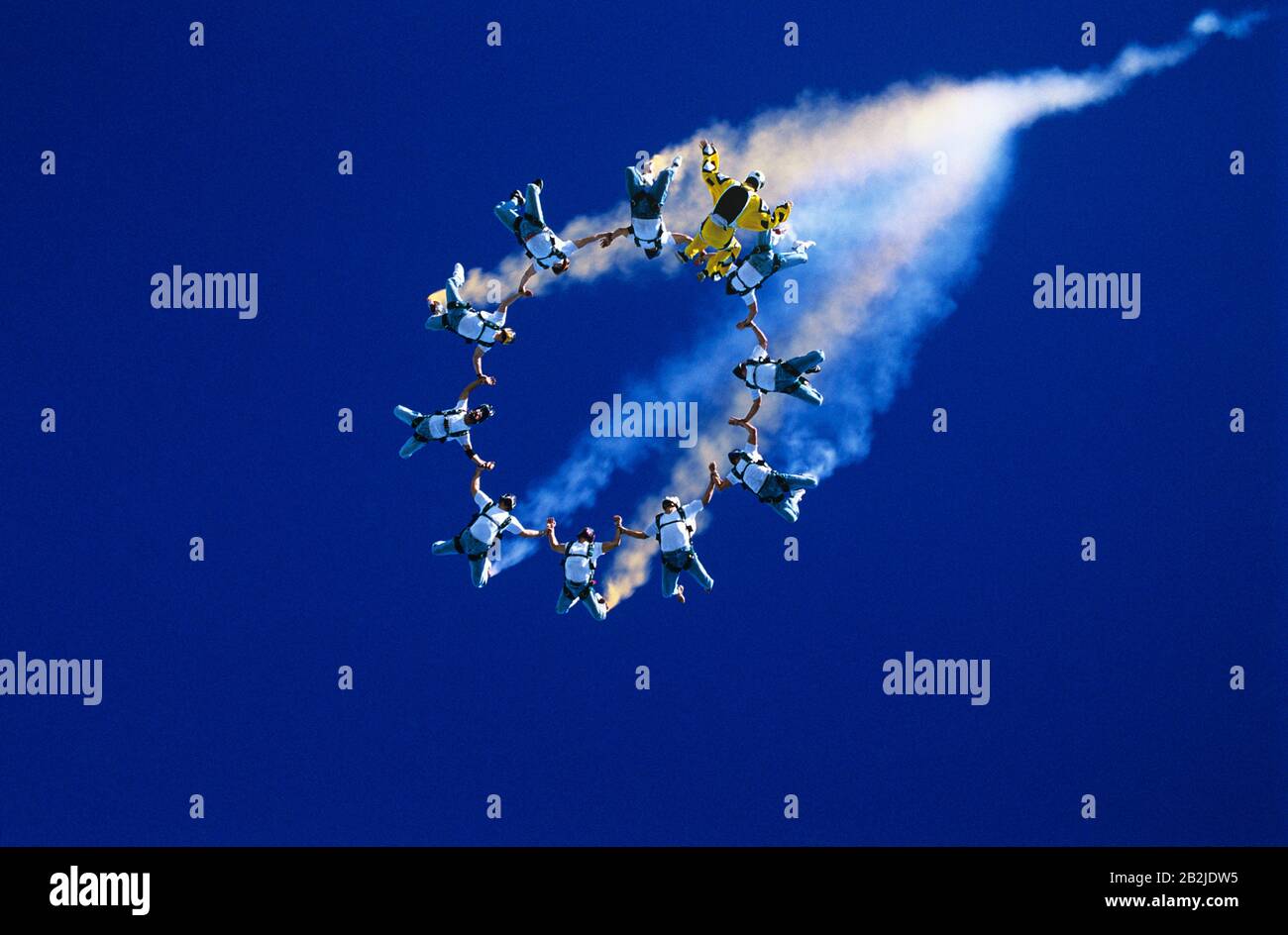 Skydivers holding hands hi-res stock photography and images - Alamy